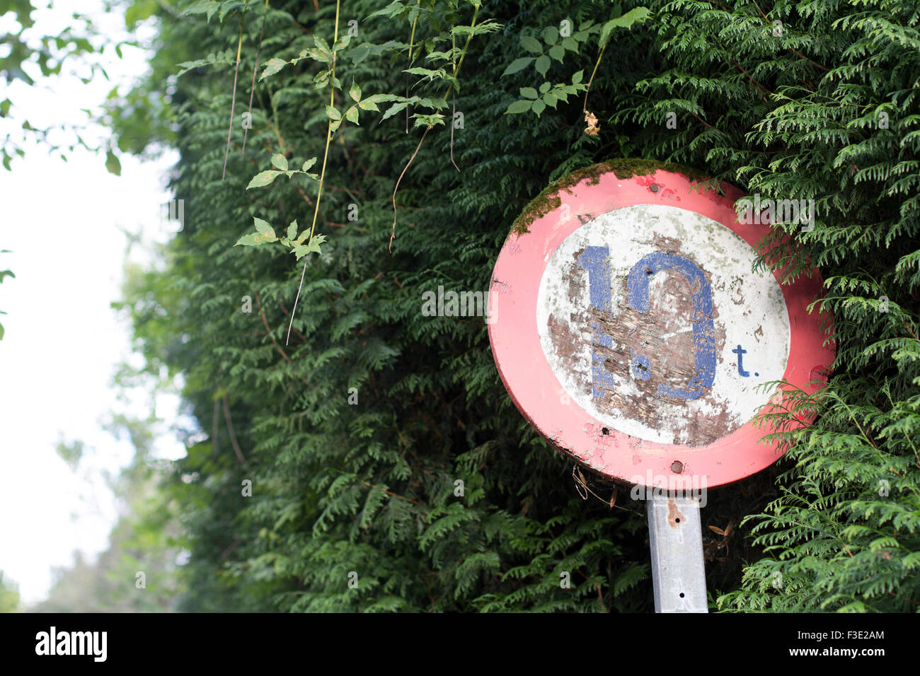 10t traffic sign Stock Photo - Alamy