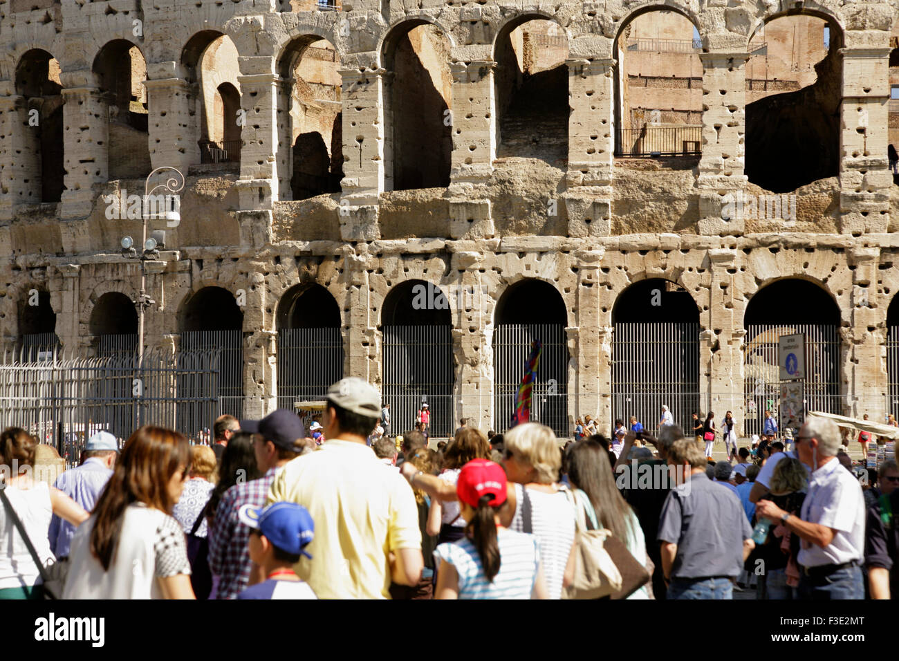Roman amphitheatre crowd hi-res stock photography and images - Alamy