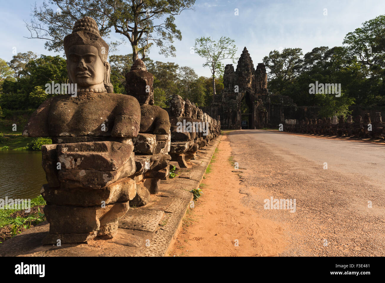 The entrance to Angkor Thom, former capital of Khmer empire, UNESCO ...
