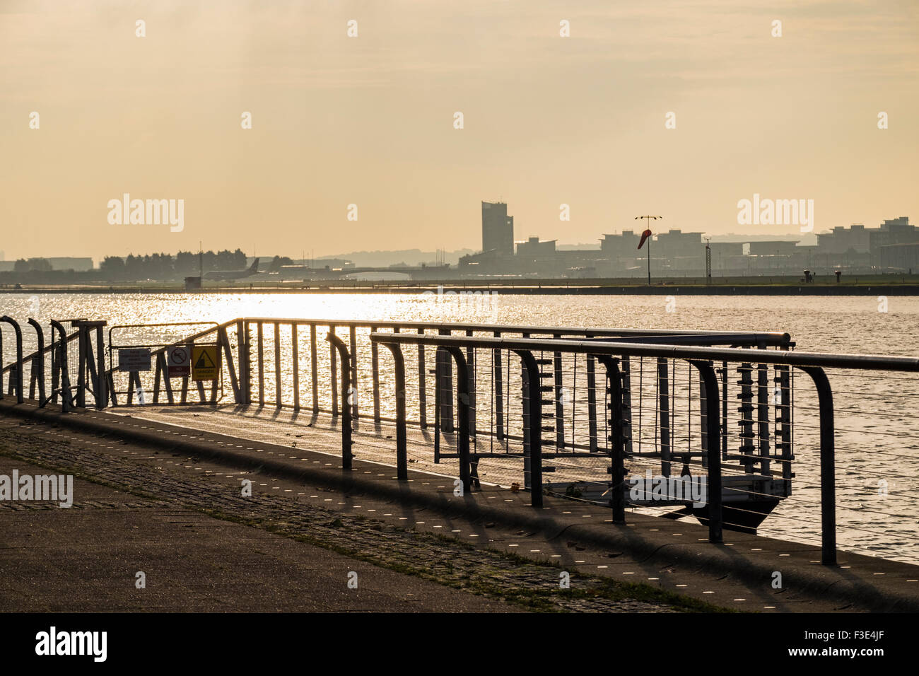 London royal albert docks hi-res stock photography and images - Alamy