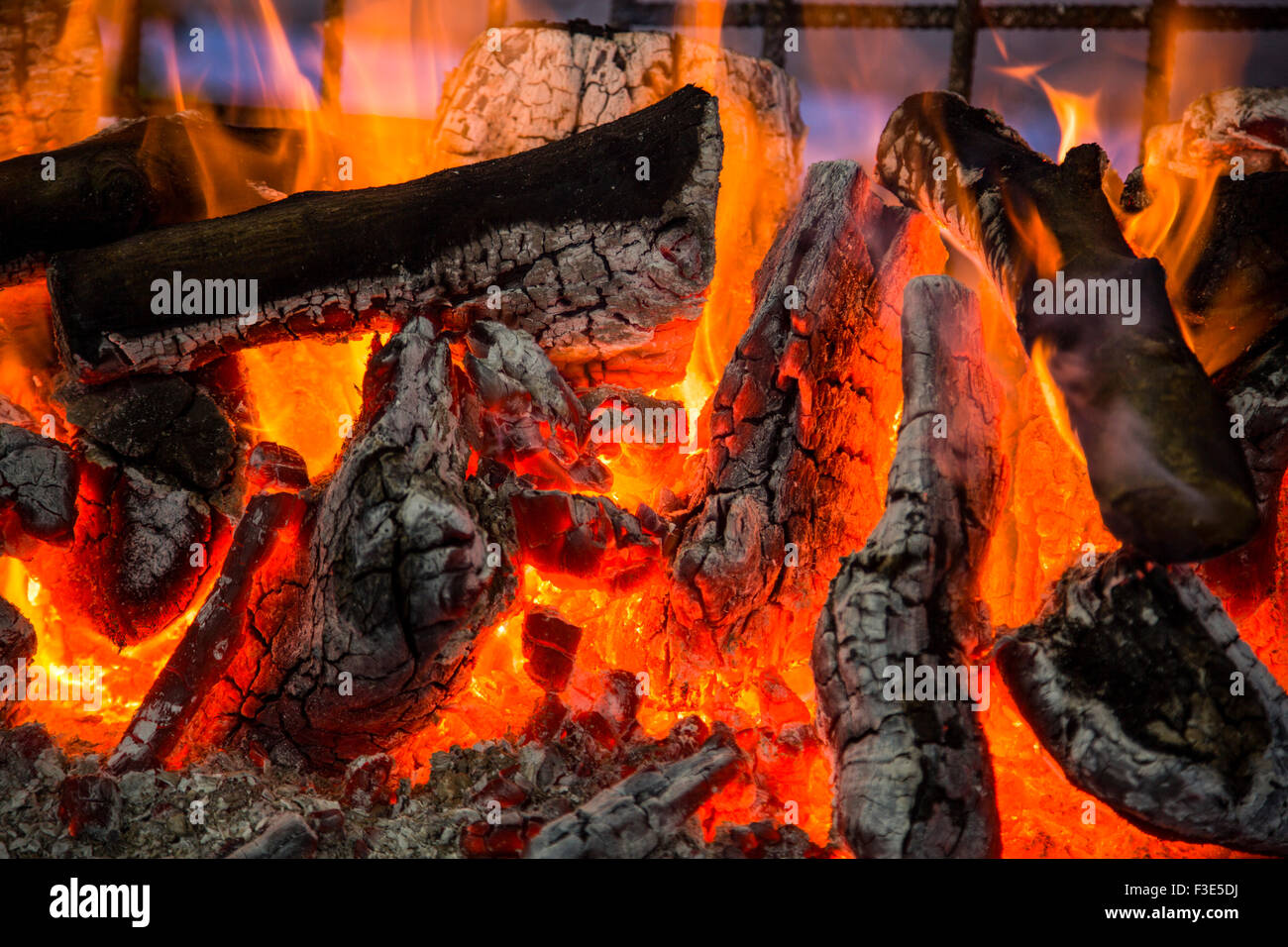 Embers fire hot coals barbecue Stock Photo - Alamy