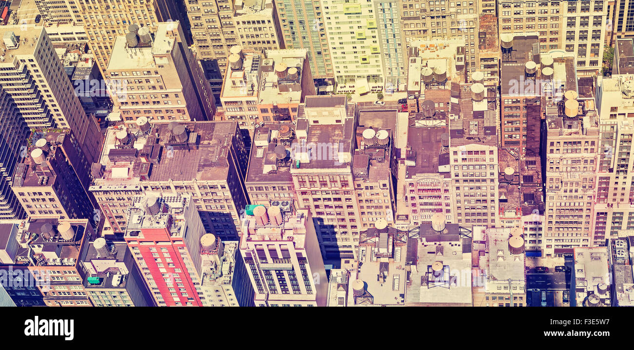 Retro old film style panoramic view of Manhattan roofs, New York, USA ...
