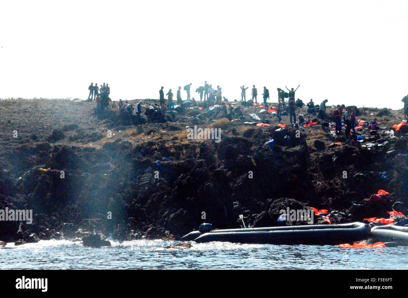 Lesvos Island, GREECE. 3rd Oct, 2015. Inflatable boat full of migrants ...