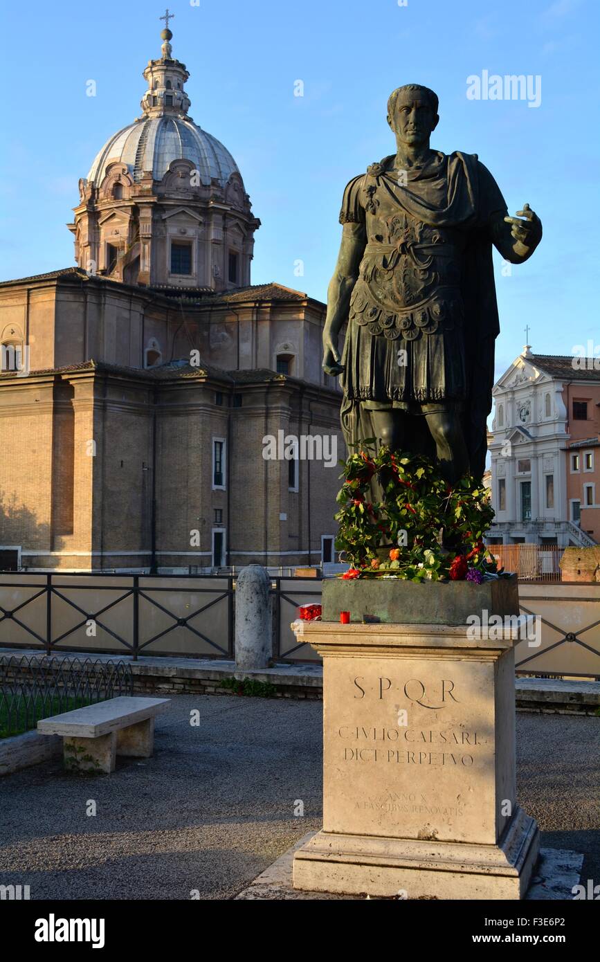 Statue of julius caesar in rome hi-res stock photography and images - Alamy