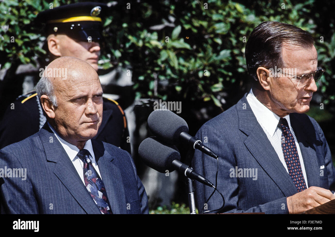 Washington, DC. 9-24-1990 President George H.W. Bush delivers remarks ...