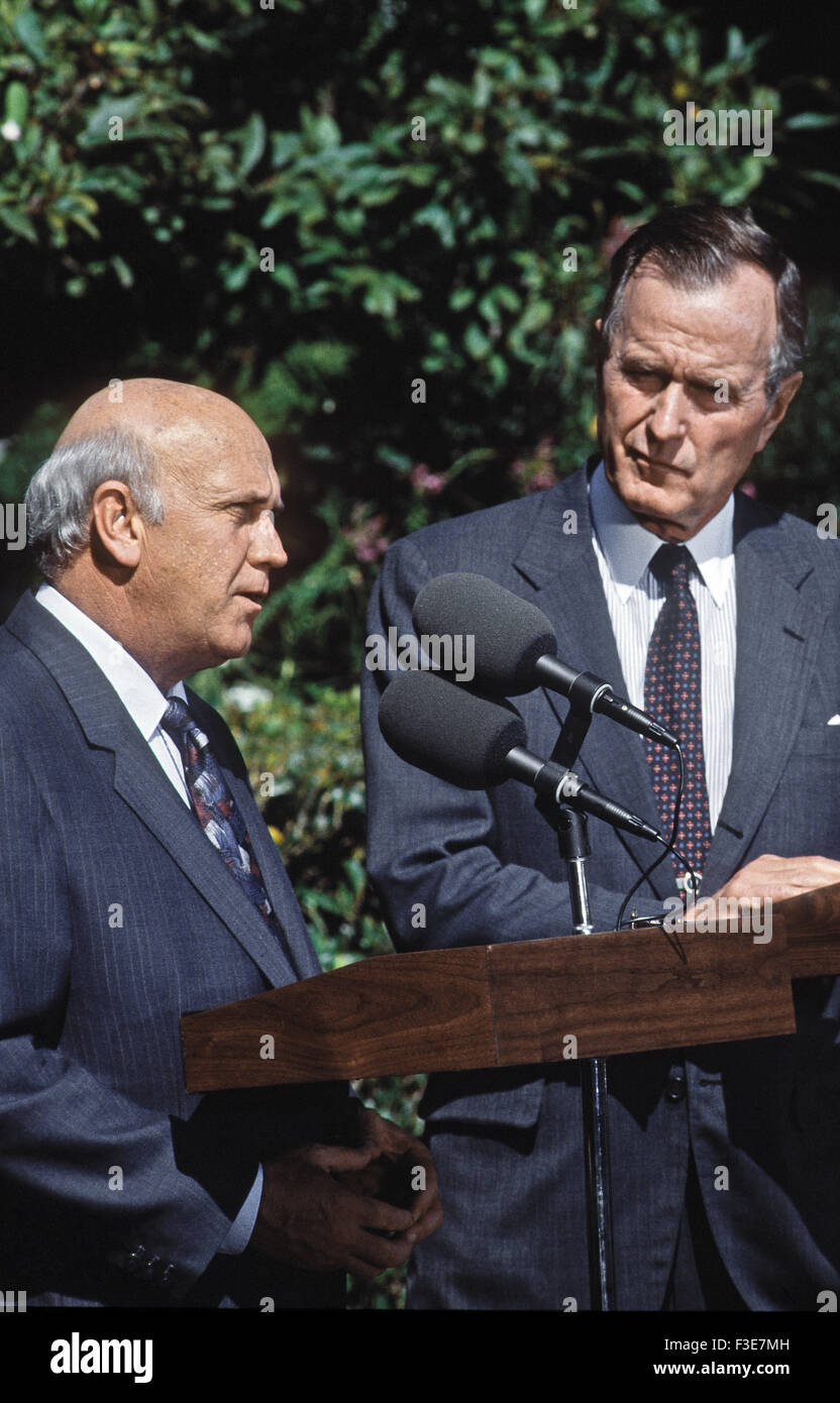 Washington, DC. 9-24-1990 President George H.W. Bush delivers remarks ...