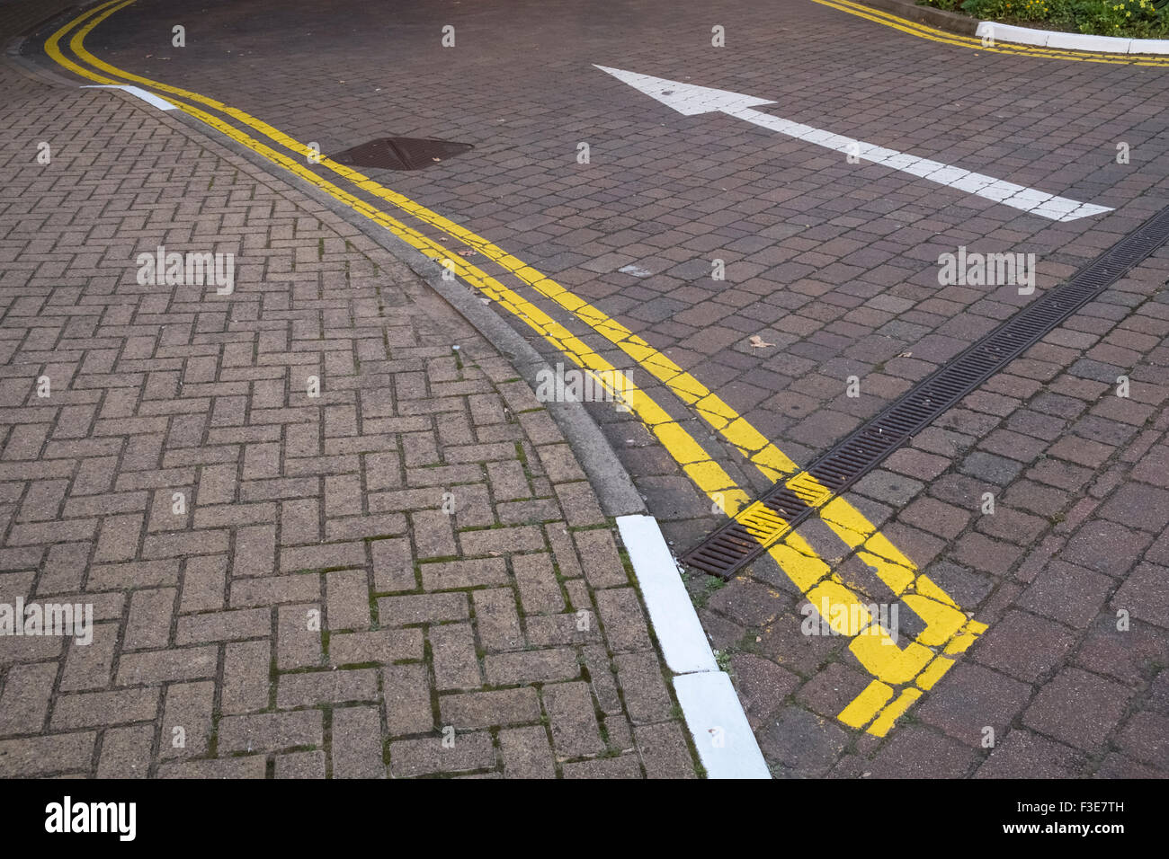 Road marking arrow hi-res stock photography and images - Alamy