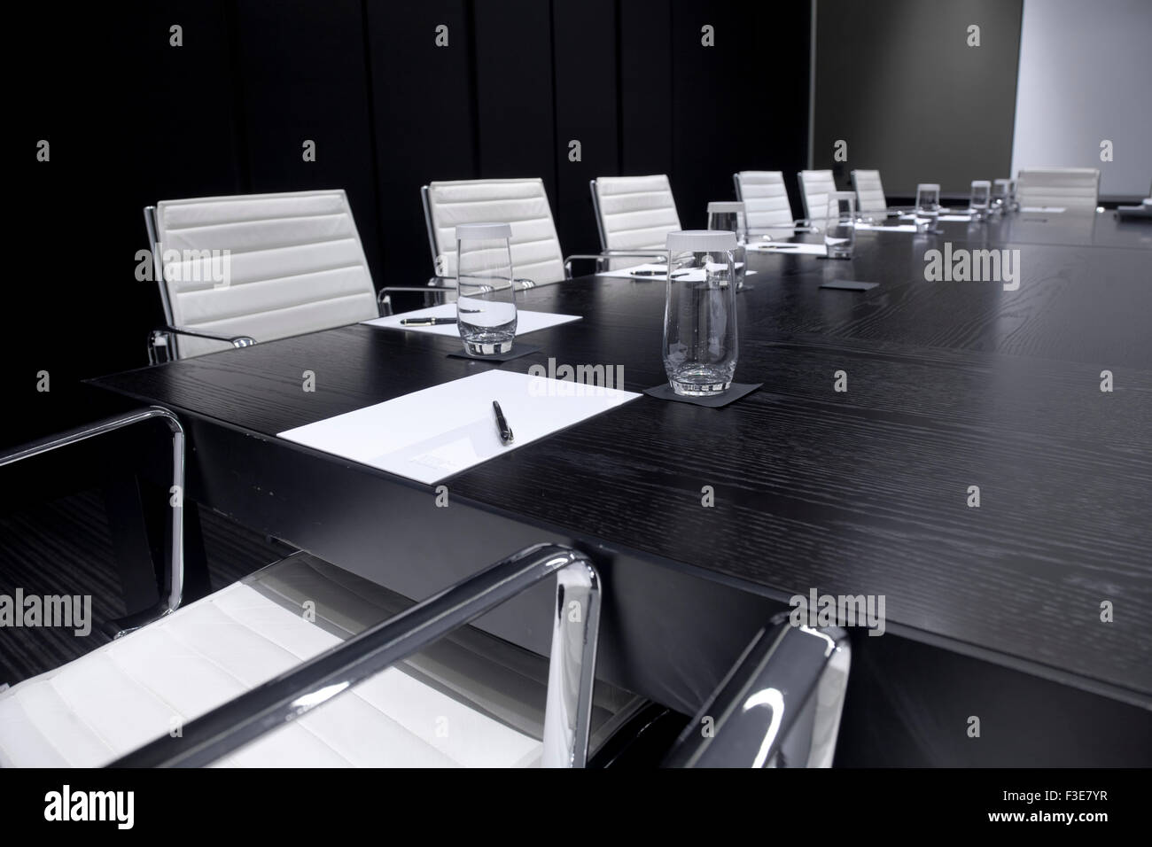 Empty meeting room Stock Photo - Alamy