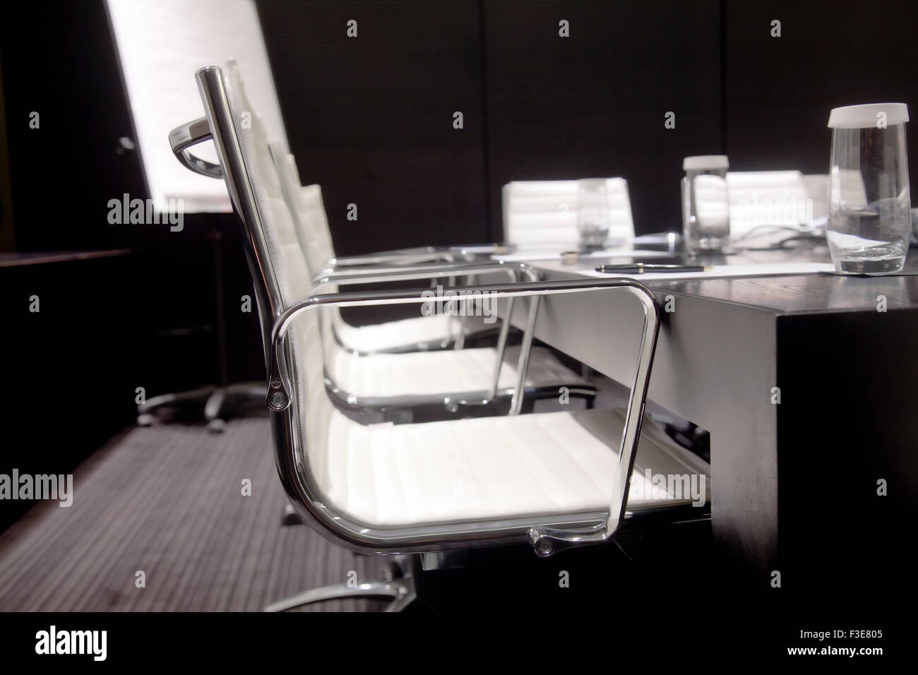 Empty meeting room Stock Photo - Alamy