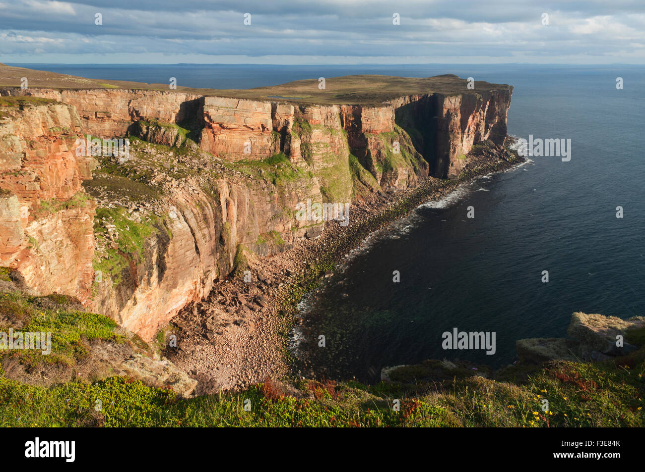 Old man of hoy orkney sea hi-res stock photography and images - Alamy