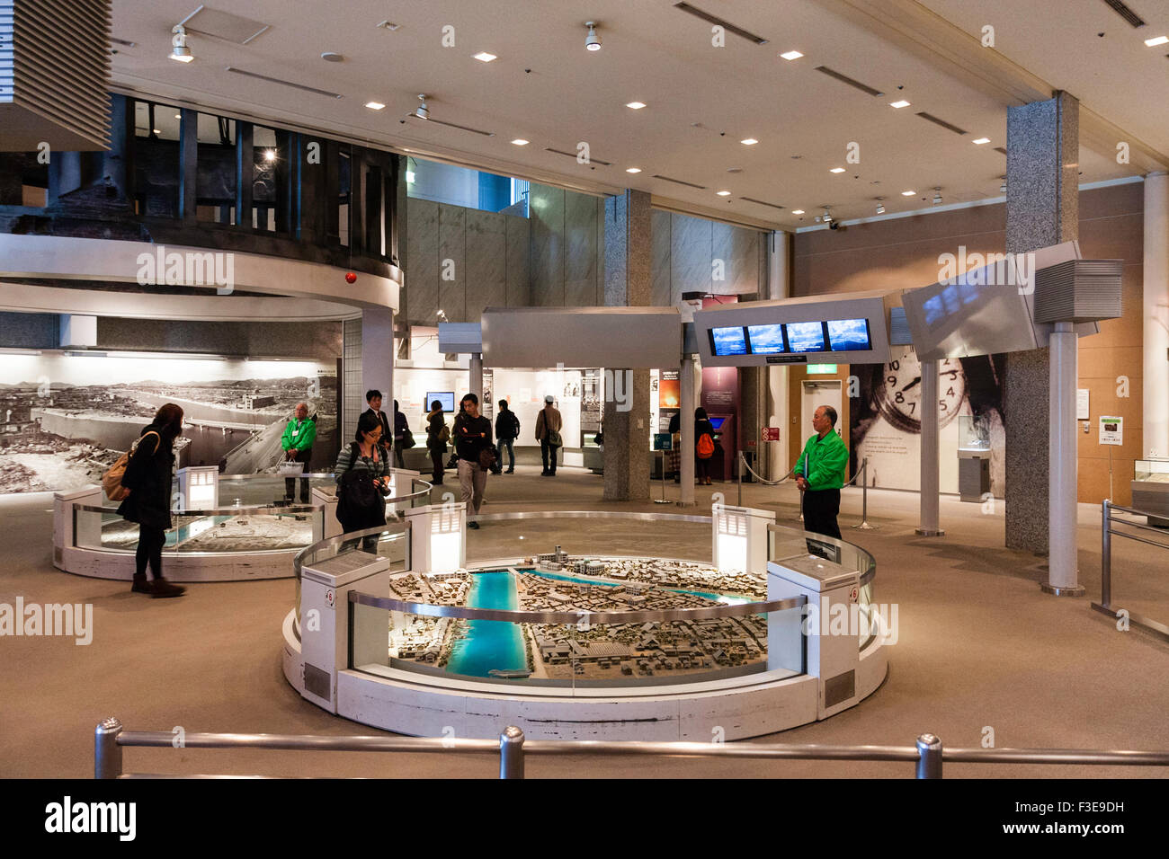 Hiroshima A-bomb museum before 2018 renovation. Scale models showing ...