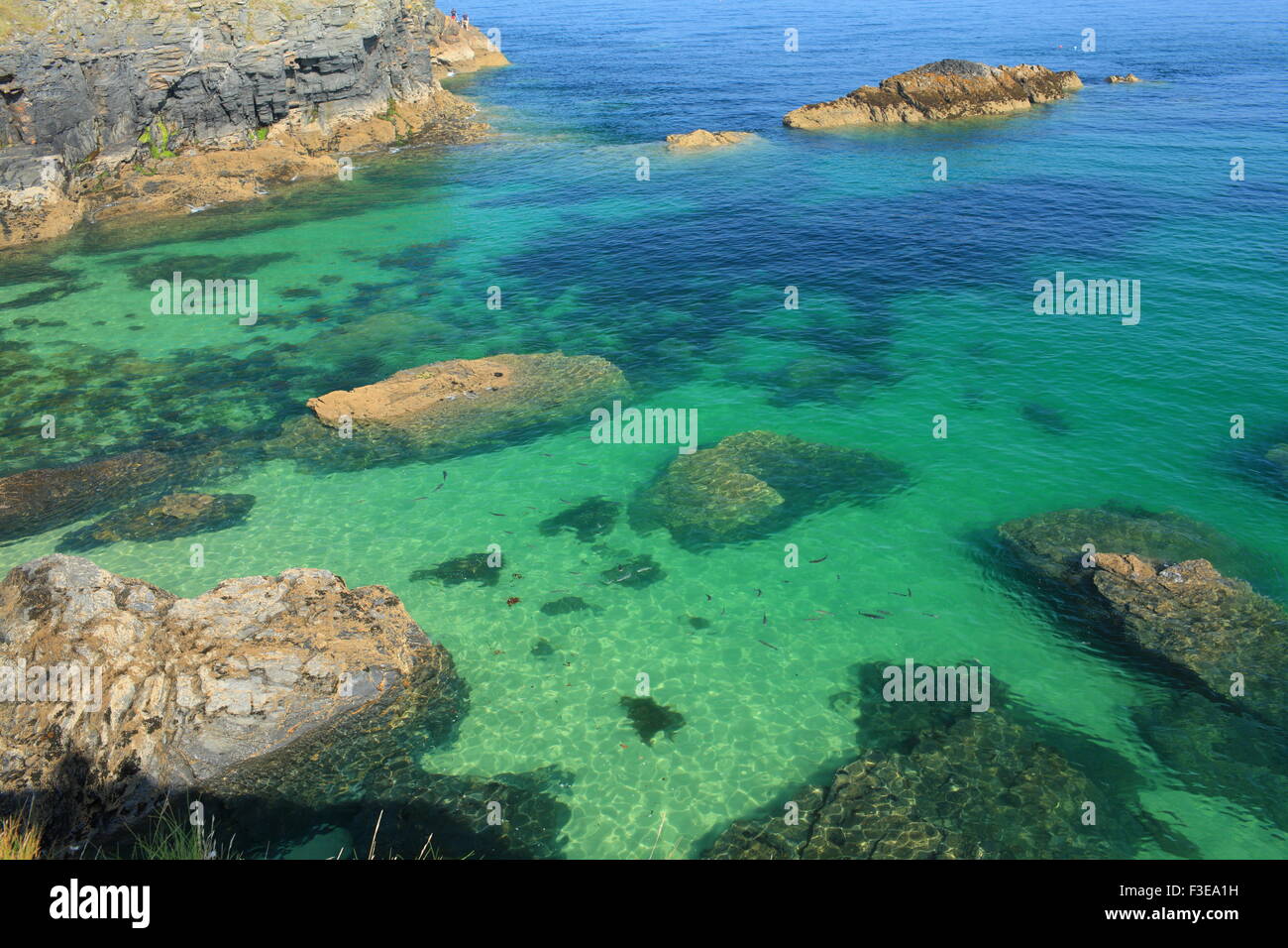 Clear sea off Penhallic point, Harlyn Bay, North Cornwall, England, UK ...
