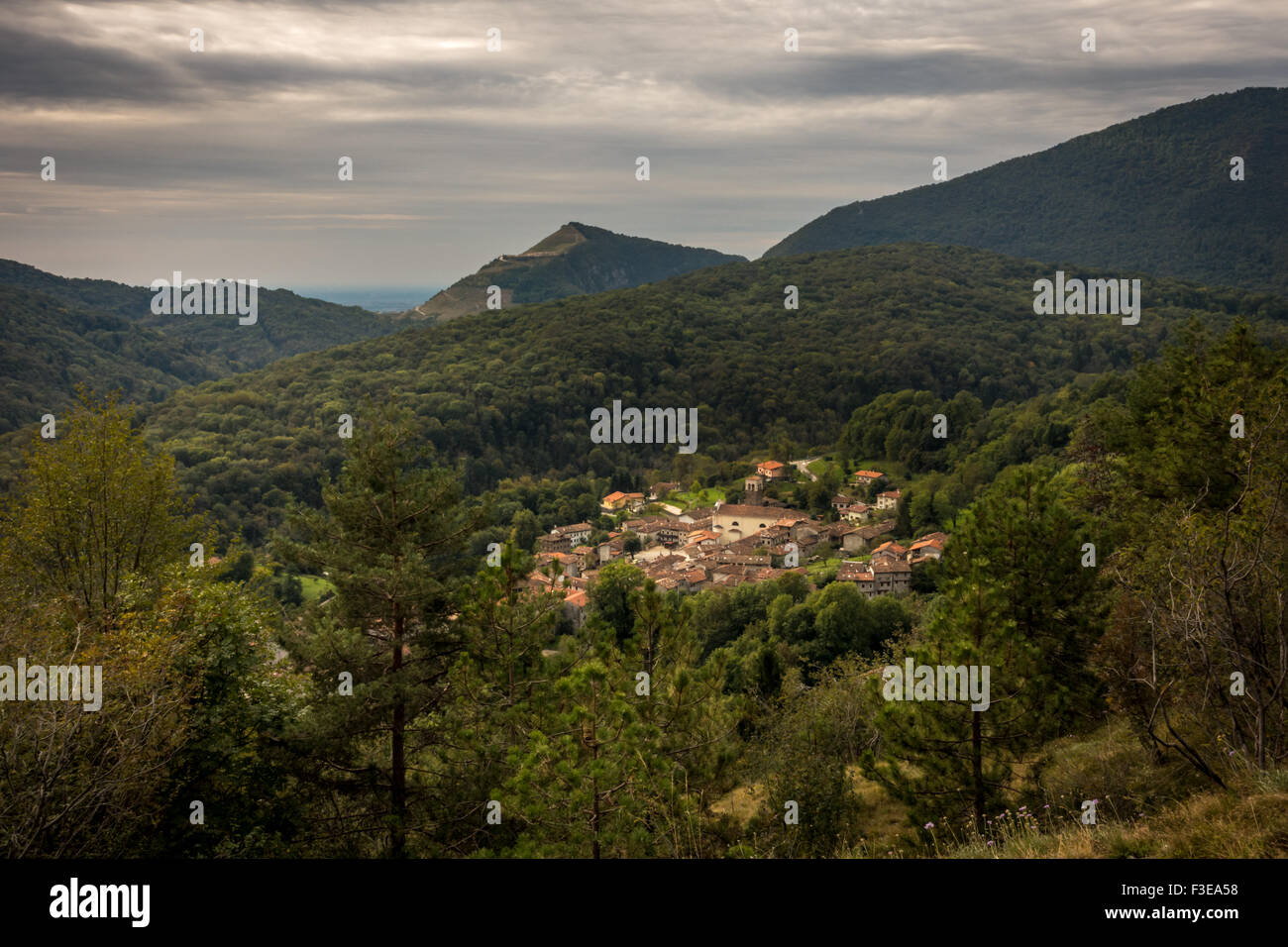Poffabro village from walking route 973 on the edge of the Italian ...