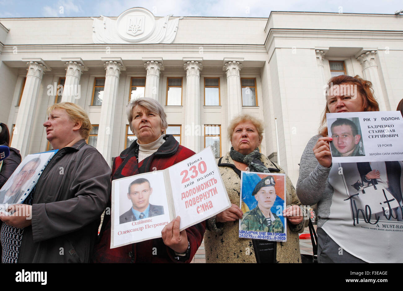 Portraits of ukrainian soldiers hi-res stock photography and images - Alamy