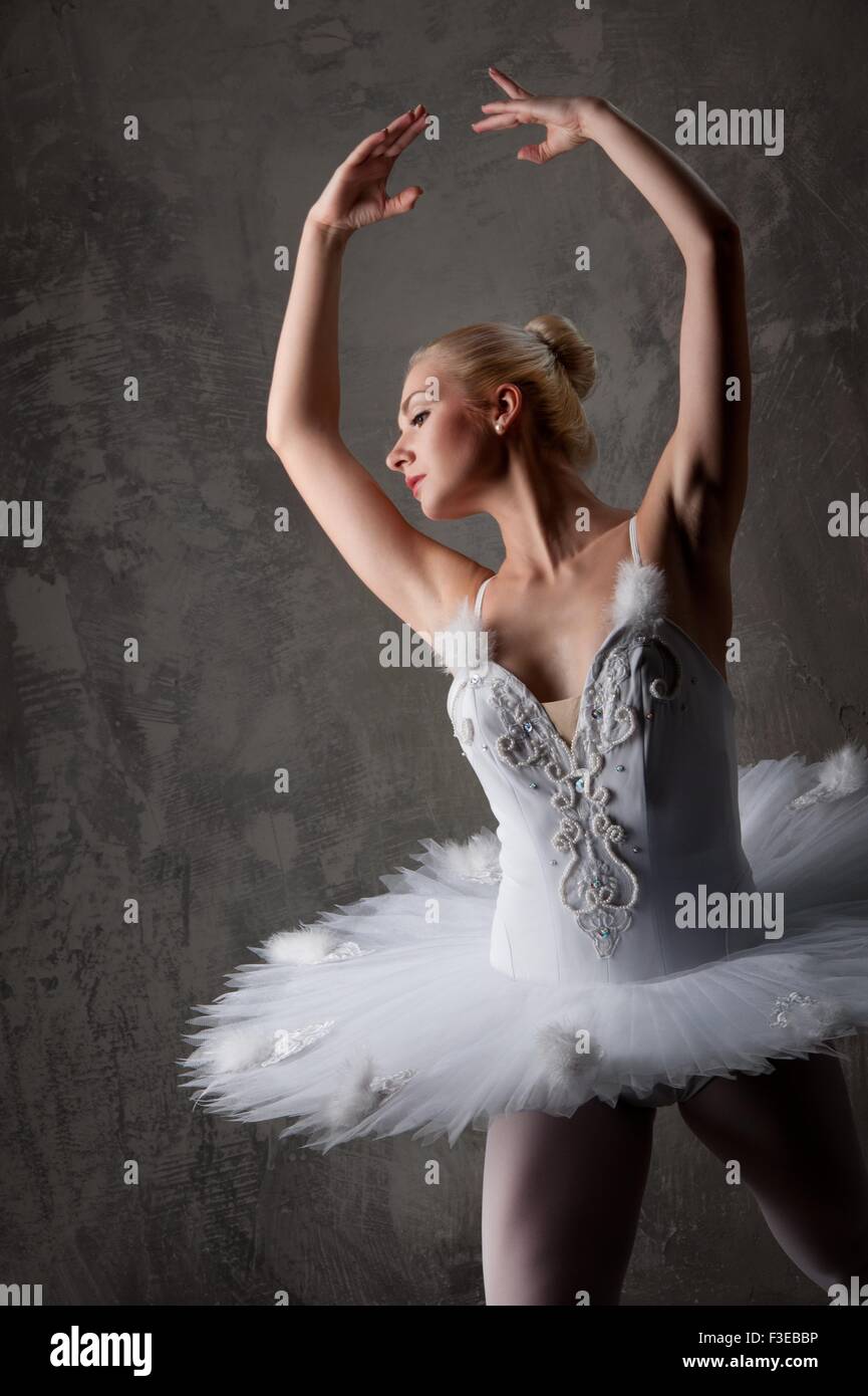 Beautiful ballet dancer Stock Photo - Alamy