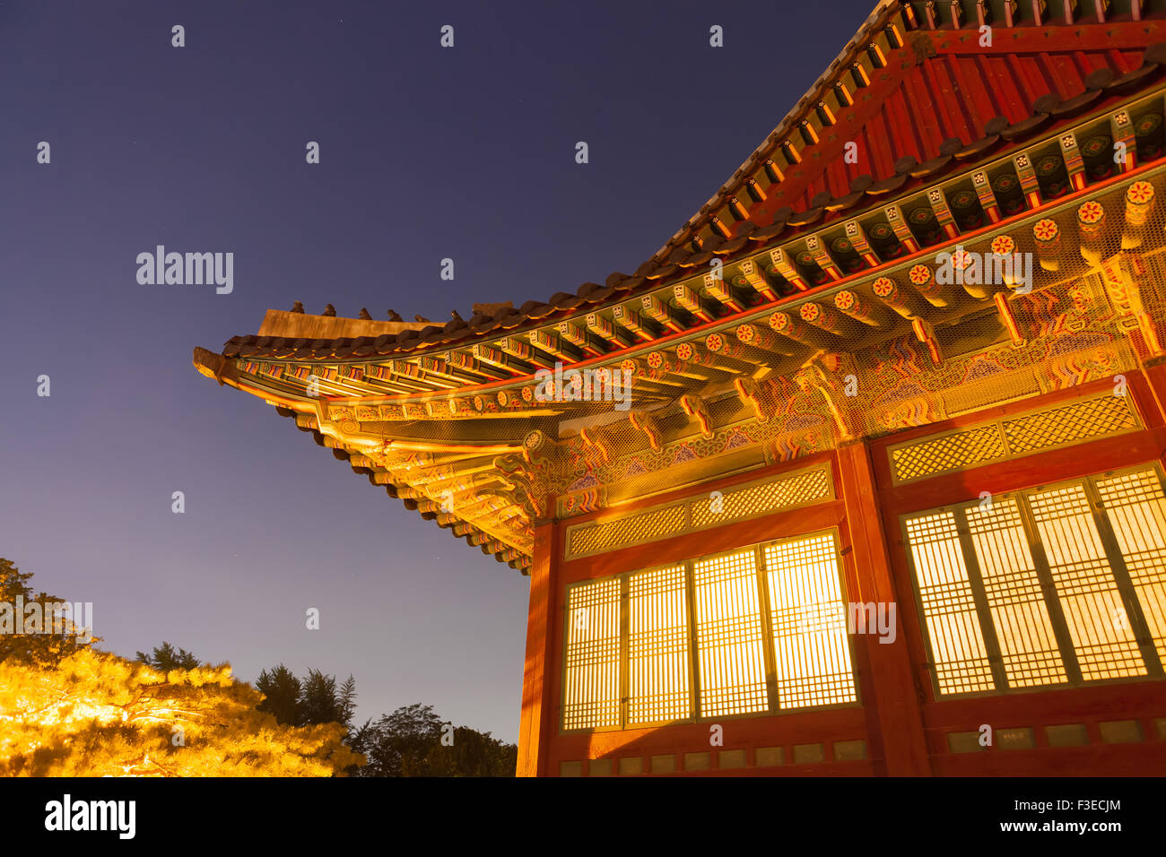 Traditional asian building in at night - Seoul, South Korea Stock Photo ...