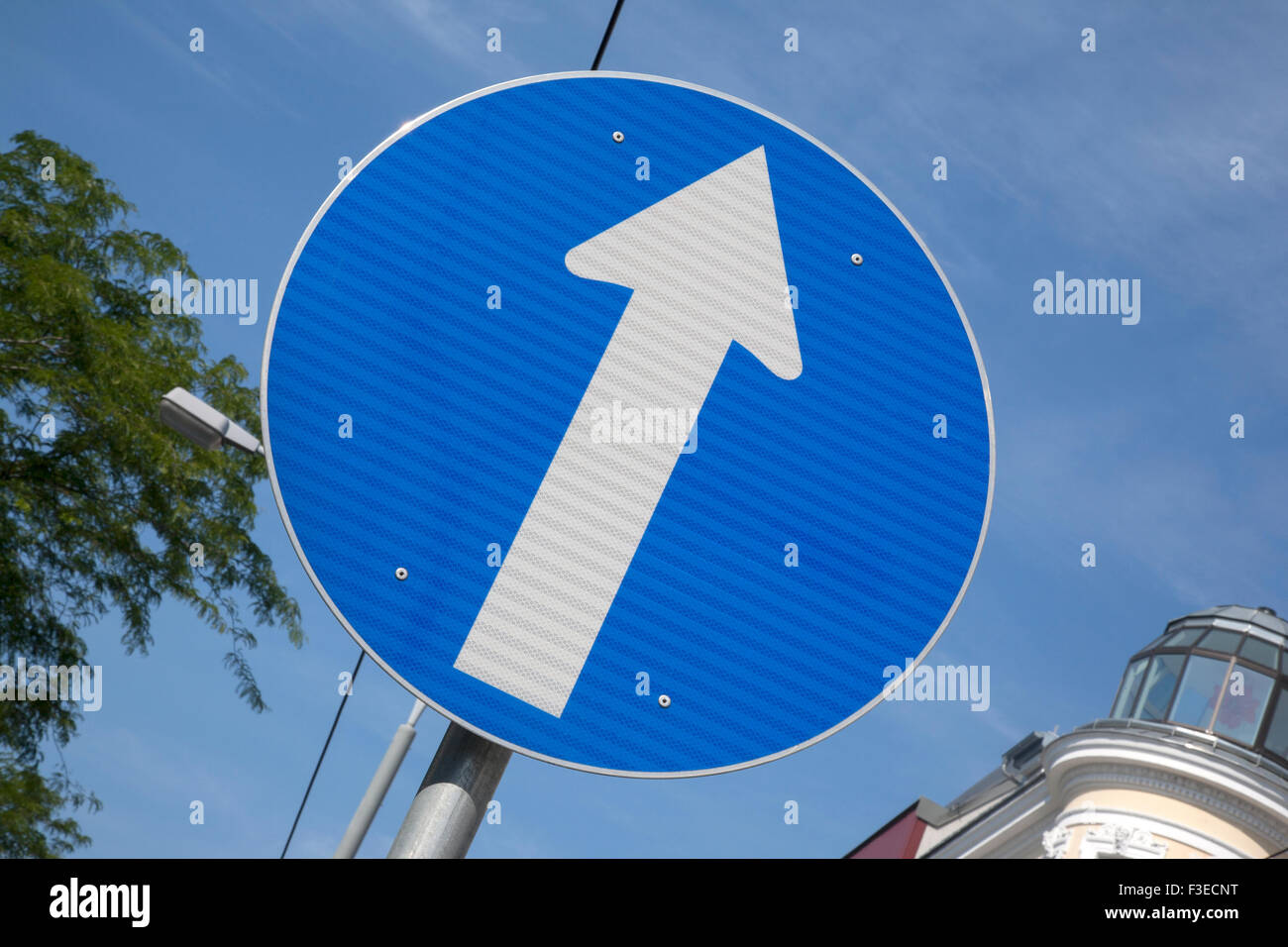One Way Traffic Sign in Urban Setting Stock Photo - Alamy