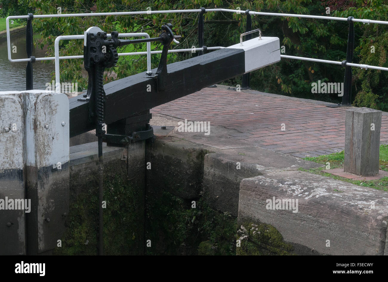 Wood lock gates hi-res stock photography and images - Alamy