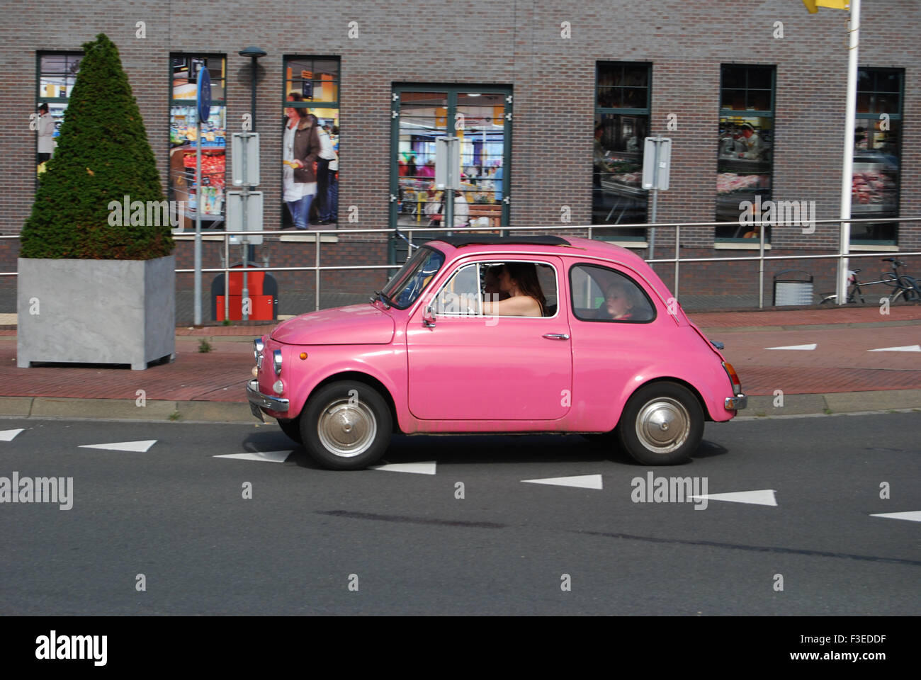Classic pink Fiat 500 on the move Stock Photo - Alamy