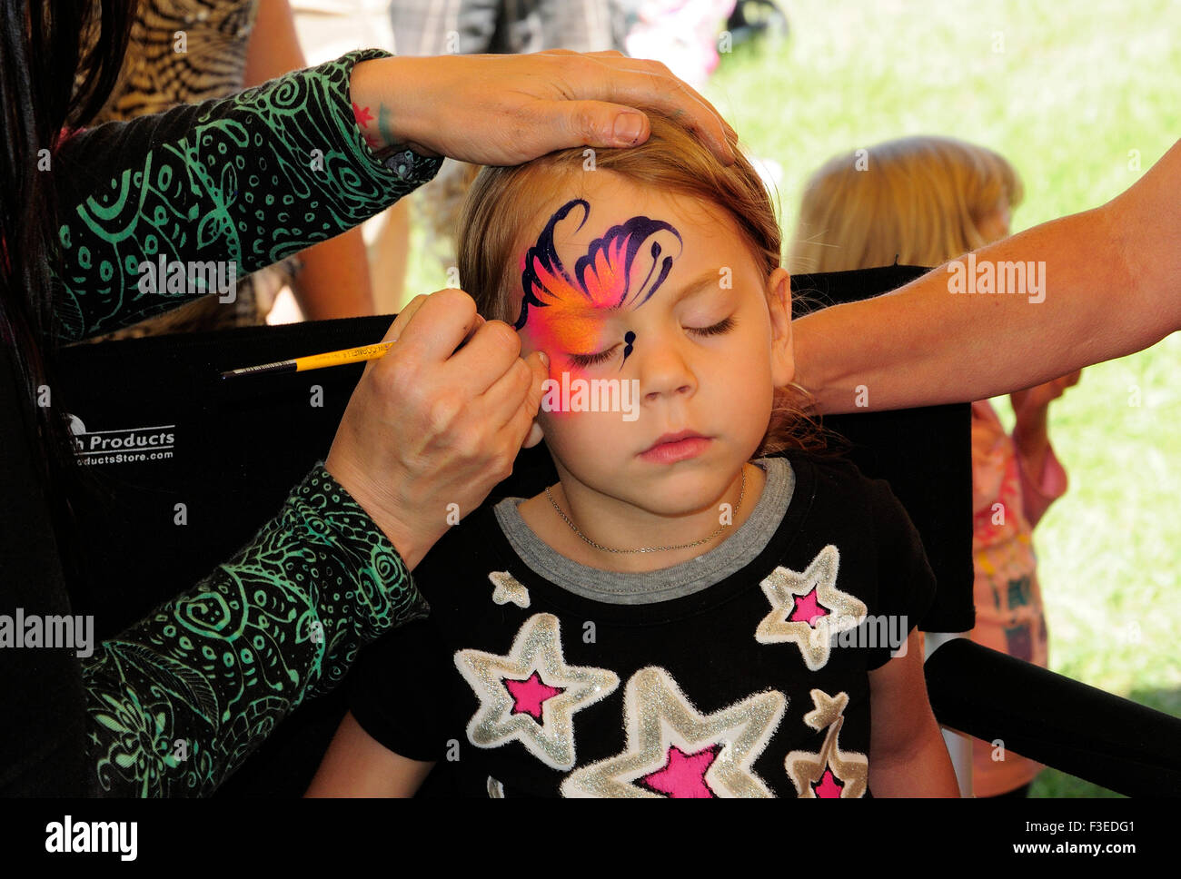 Festival kids girls painting hi-res stock photography and images - Alamy