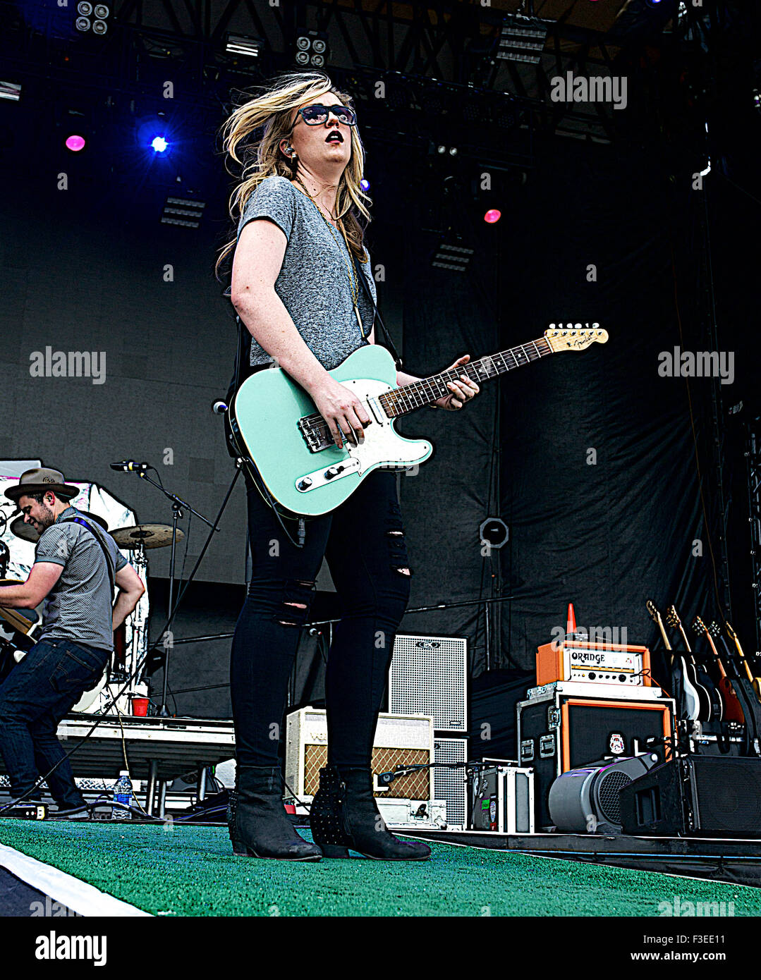 Claire Dunn Performs at the Kicker Country Concert in Manhattan, Kansas ...