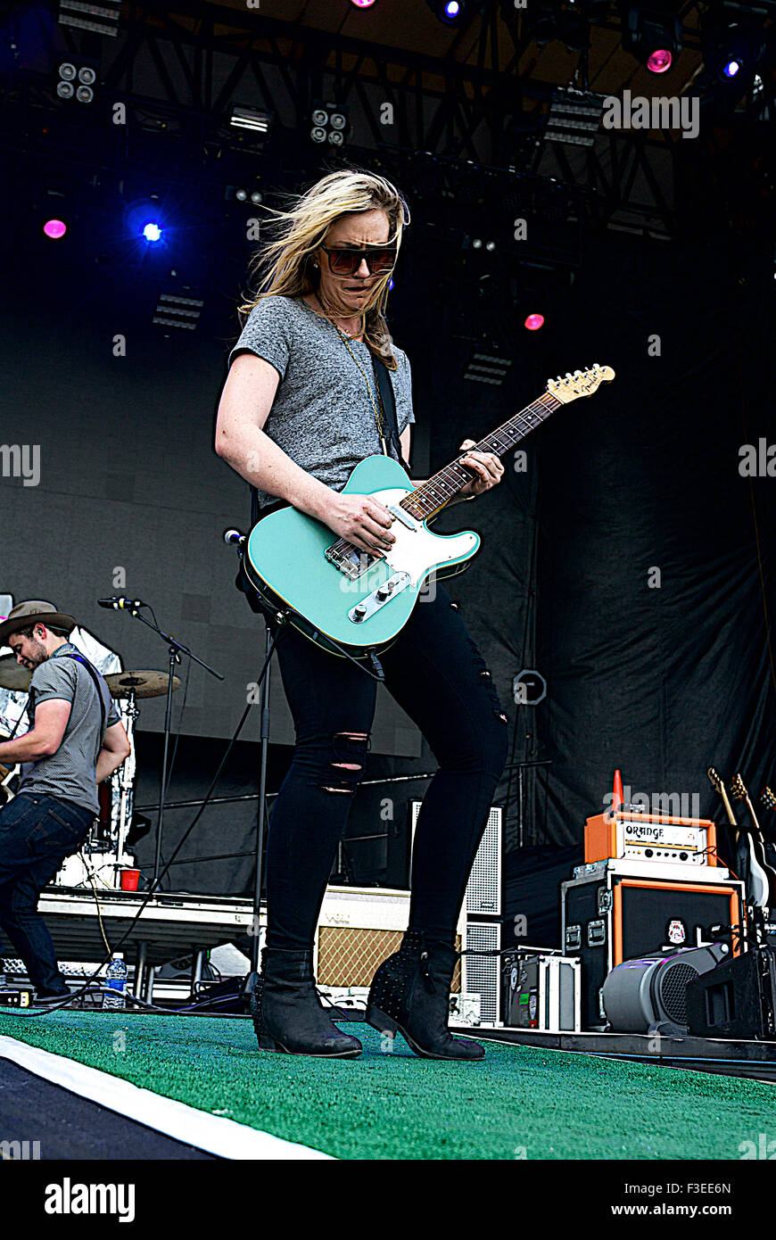 Female guitar country concert crowd hi-res stock photography and images ...