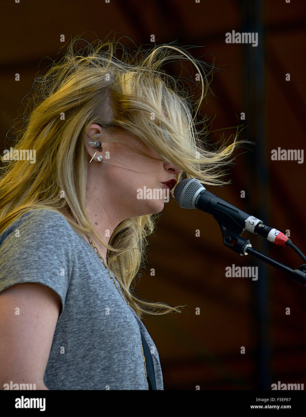 Claire Dunn Performs at the Kicker Country Concert in Manhattan, Kansas ...