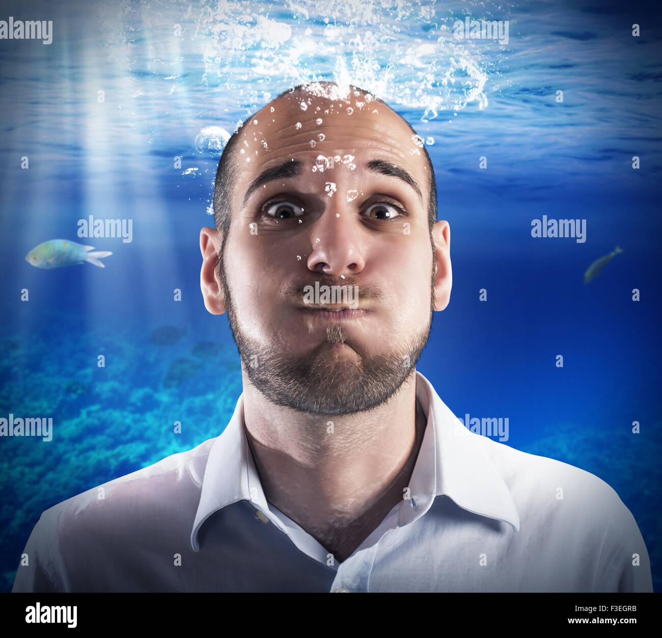 Man sink underwater ocean hi-res stock photography and images - Alamy