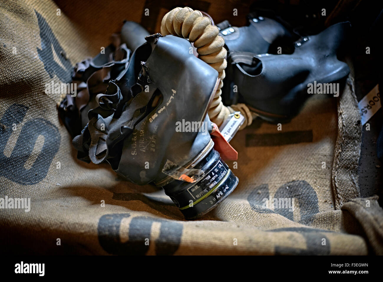 Ww2 gas mask hi-res stock photography and images - Alamy