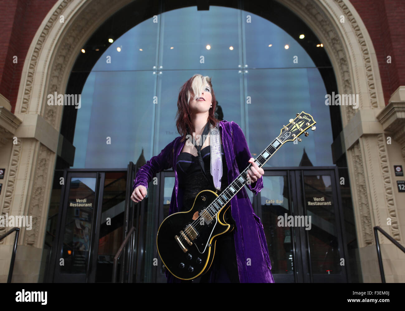 London, UK. 5th October, 2015. Cirque Du Soleil guitarist Rachael Wood ...
