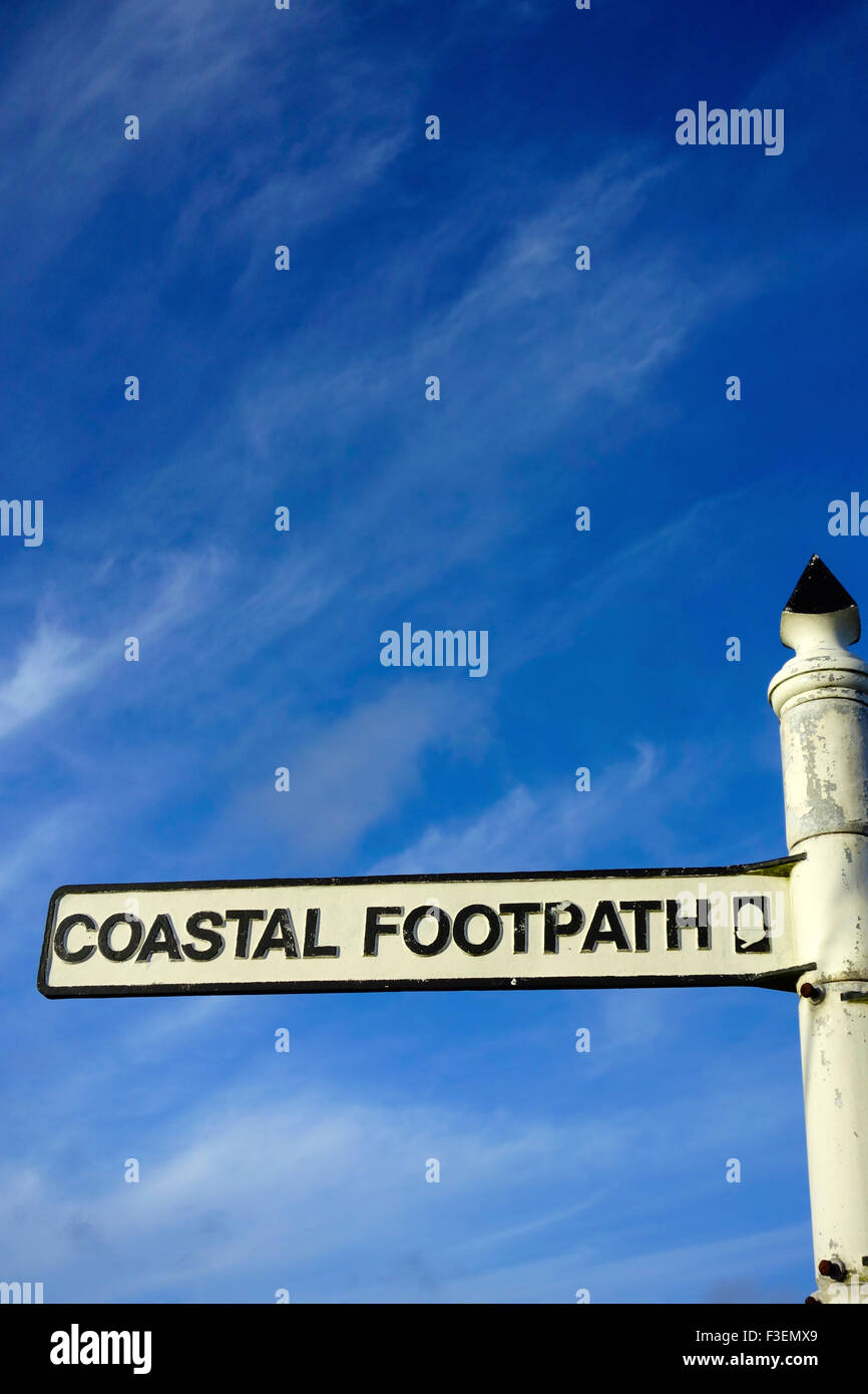 Cornish coastal path signs hi-res stock photography and images - Alamy