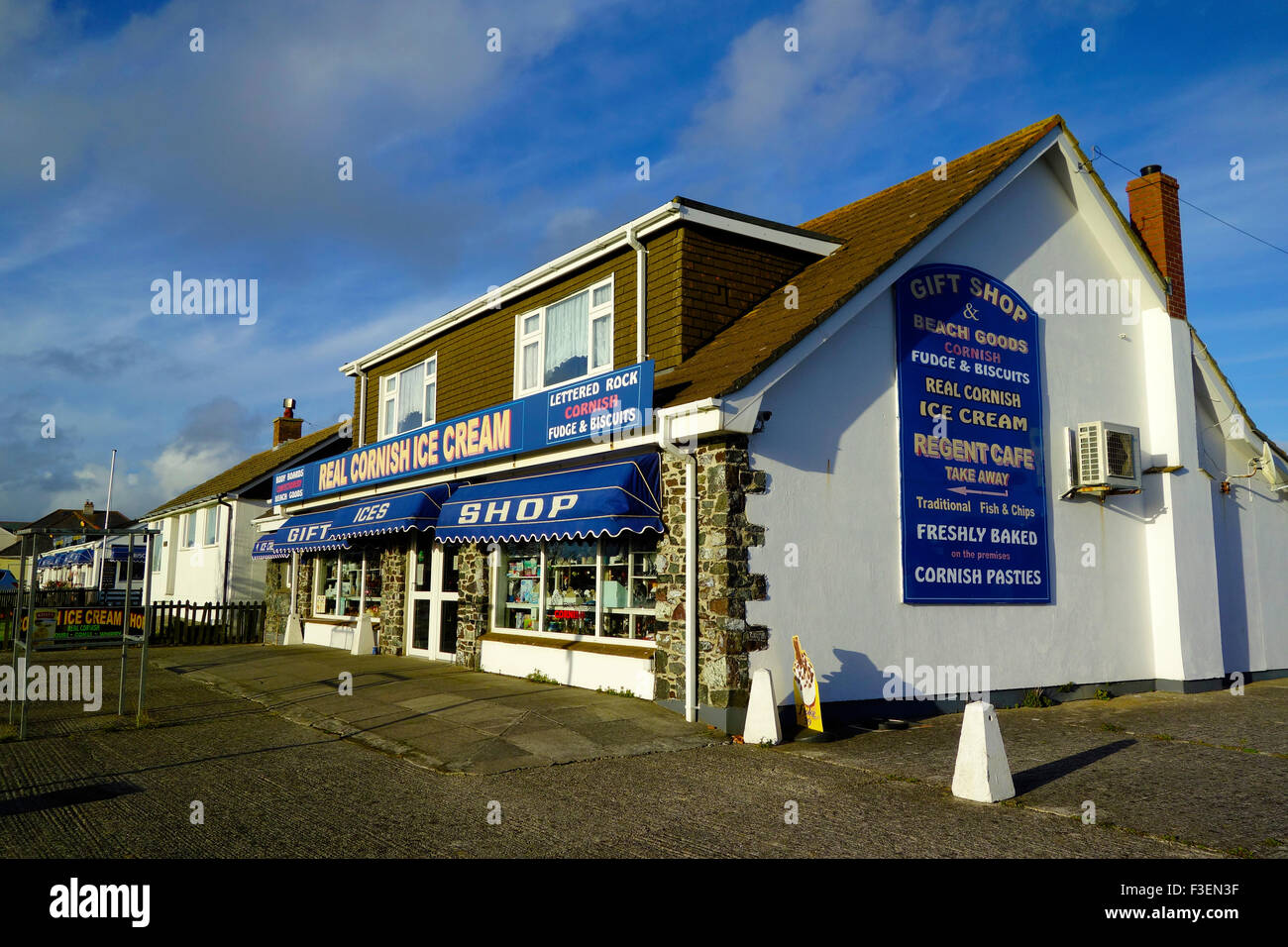 Gift Shop, The Lizard Village, Lizard Peninsula, Cornwall, England, UK ...