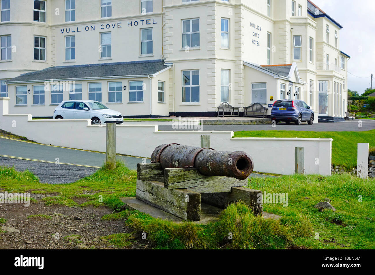 Mullion Cove Hotel, Mullion, Lizard Peninsula, Cornwall, England, UK ...