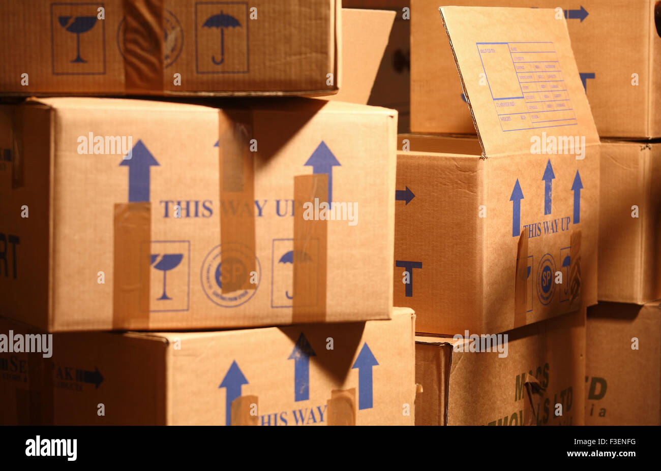 Packing cases hi-res stock photography and images - Alamy