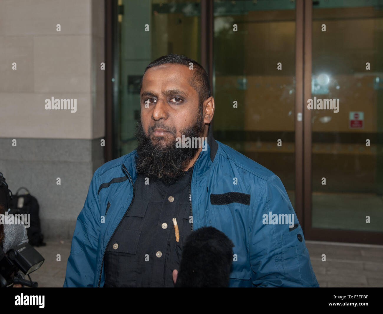Outside westminster magistrates court hi-res stock photography and ...