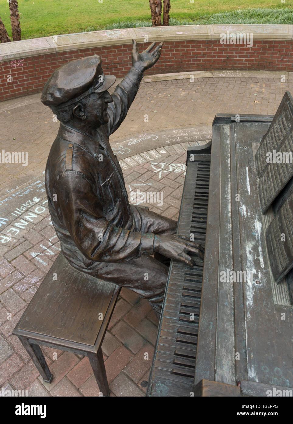 Owen Bradley statue in Nashville Tennessee Stock Photo - Alamy