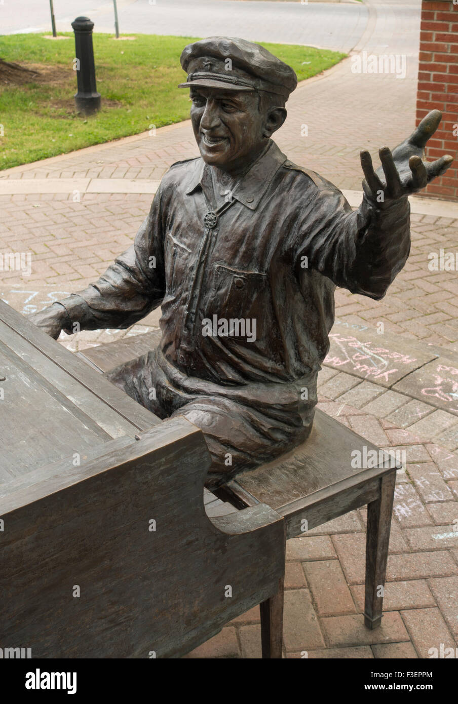 Owen Bradley statue in Nashville Tennessee Stock Photo - Alamy