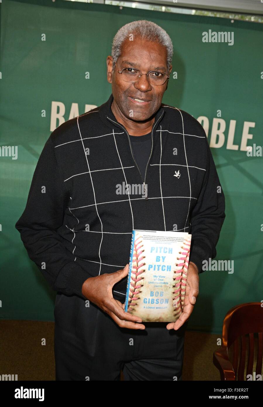 New York, NY, USA. 6th Oct, 2015. Bob Gibson at in-store appearance for ...