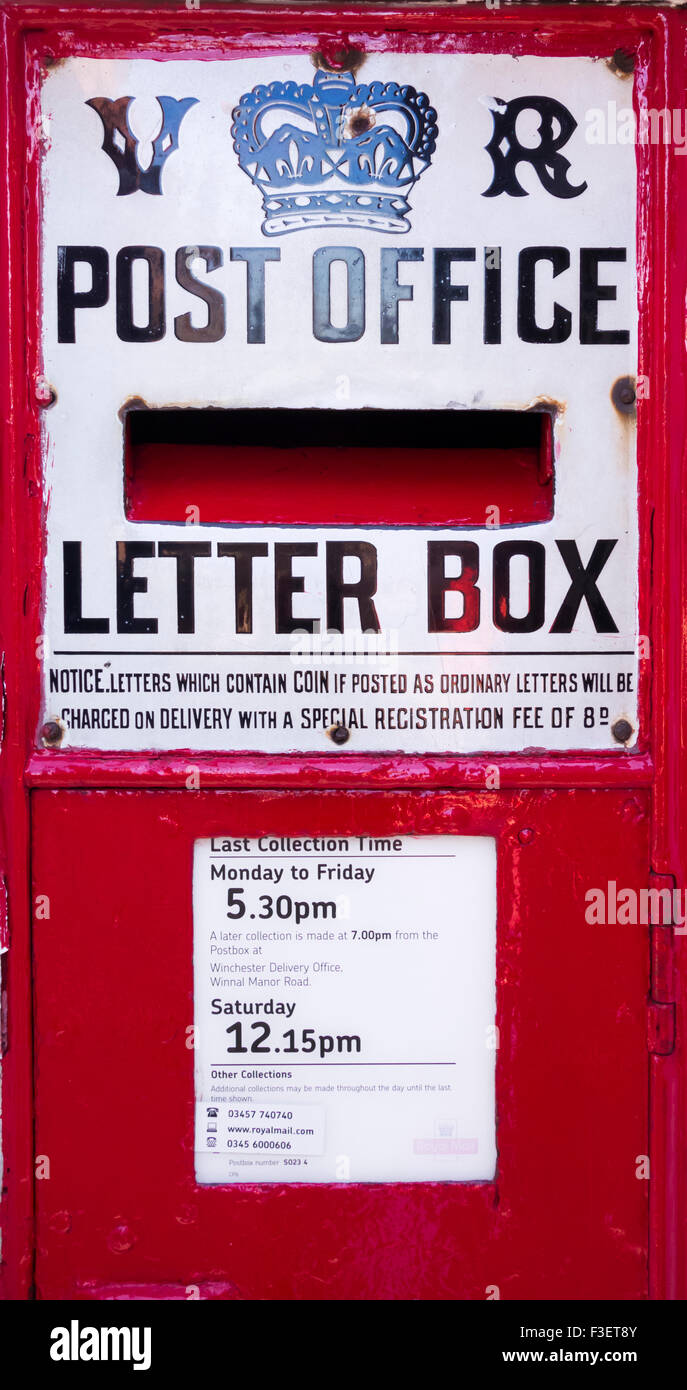 Victorian (VR) post box on wall in Winchester. UK Stock Photo - Alamy