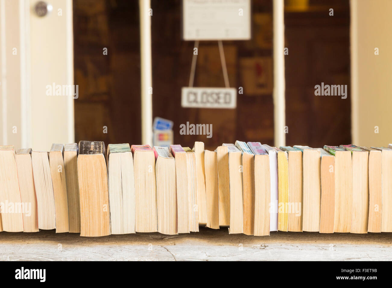 Books secondhand hi-res stock photography and images - Alamy
