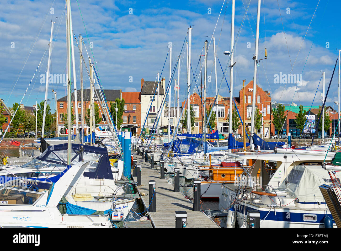 Hull harbour yorkshire hi-res stock photography and images - Alamy
