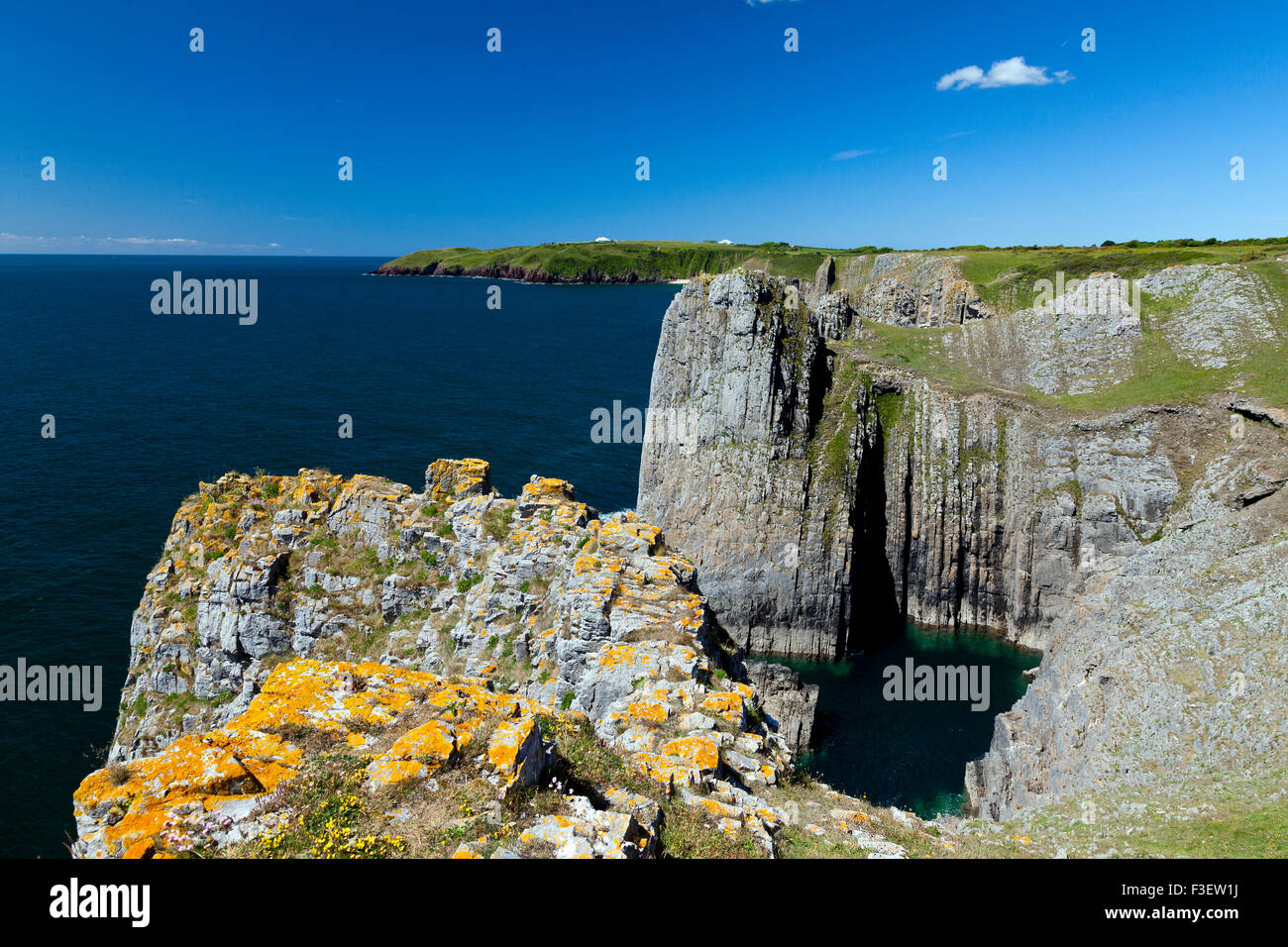 The dramatic Whitesheet Rock on the Pembrokeshire Coast National Park ...