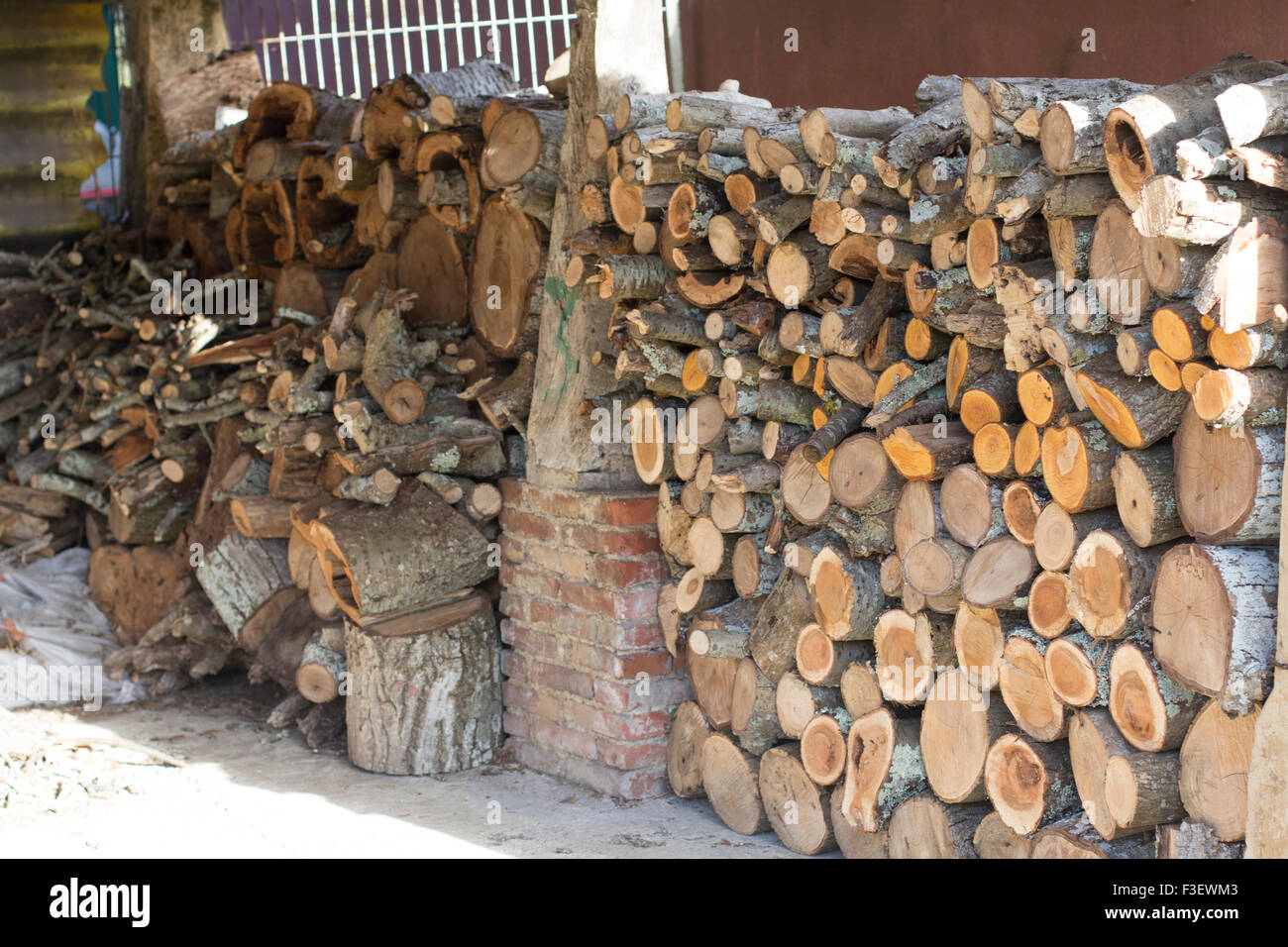Stack of logs Stock Photo - Alamy