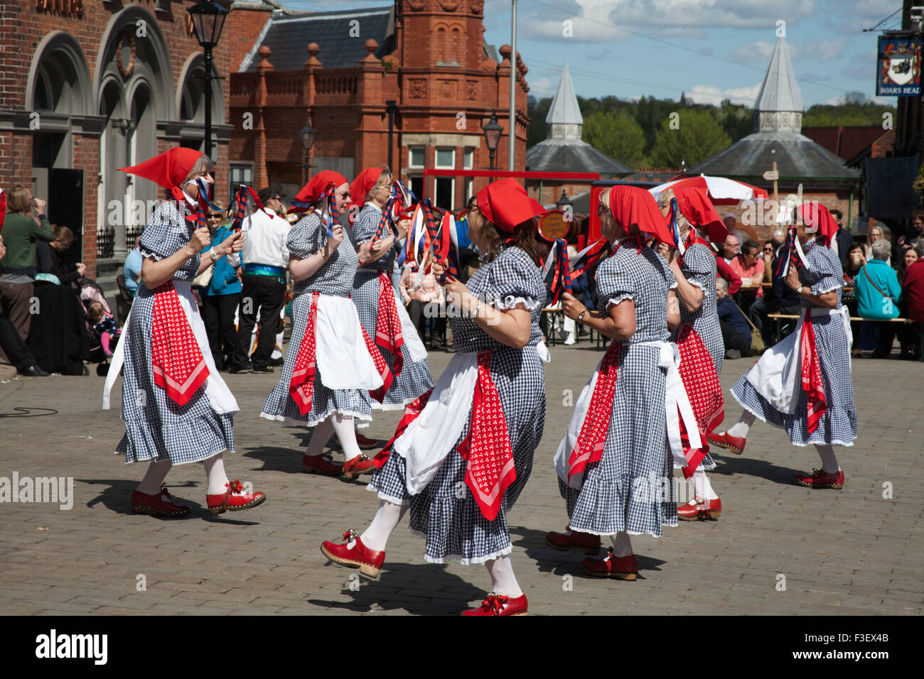 The Poynton Jemmers Women's Morris Dancing Group Stockport Folk ...