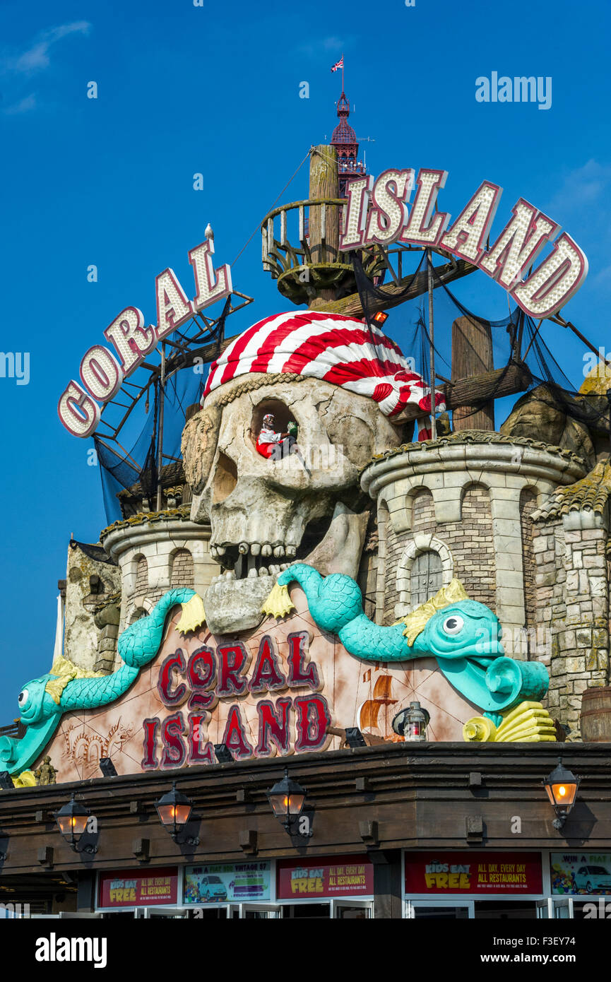 Promenade fun fair hi-res stock photography and images - Alamy
