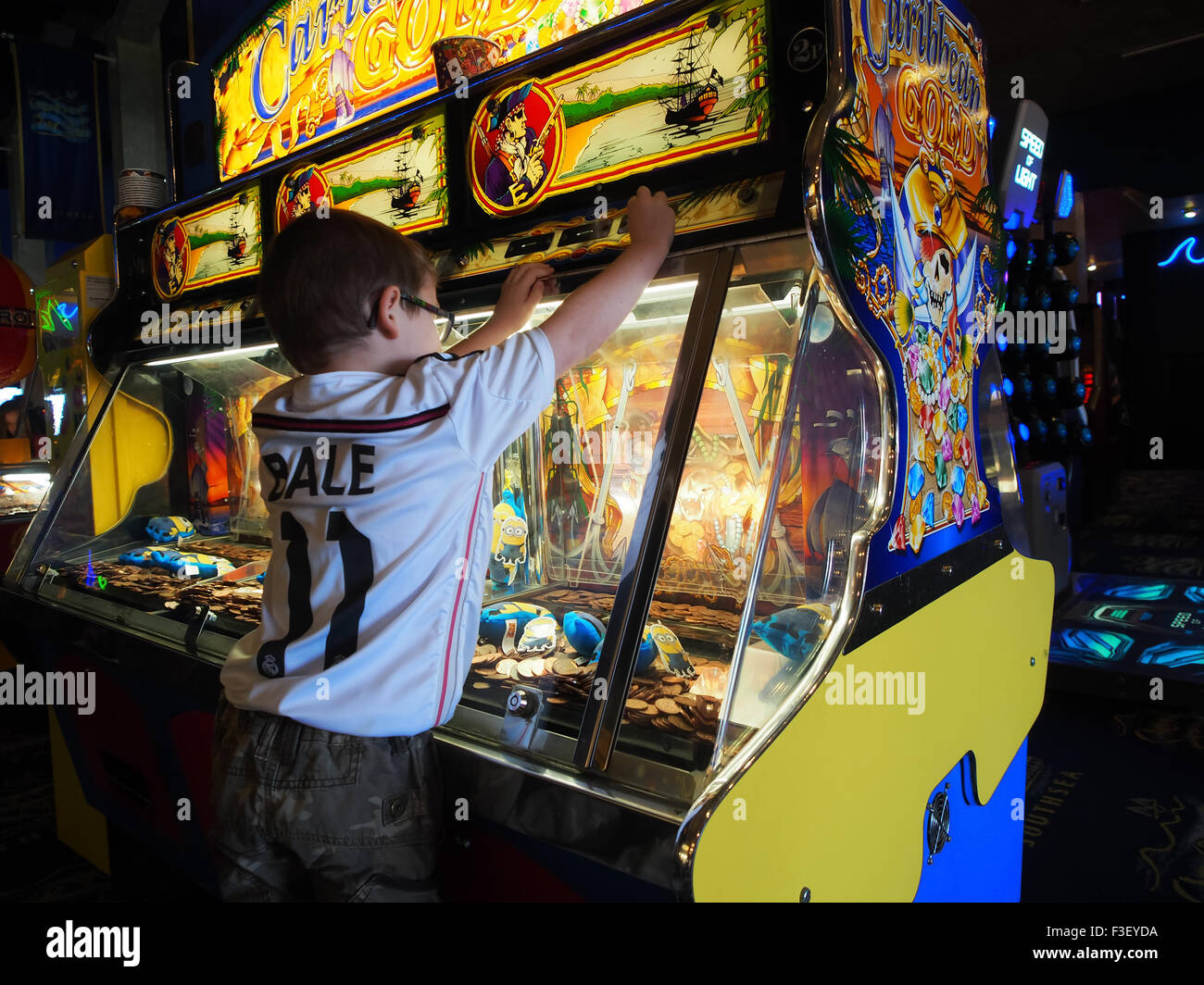 Penny arcade machine hi-res stock photography and images - Alamy