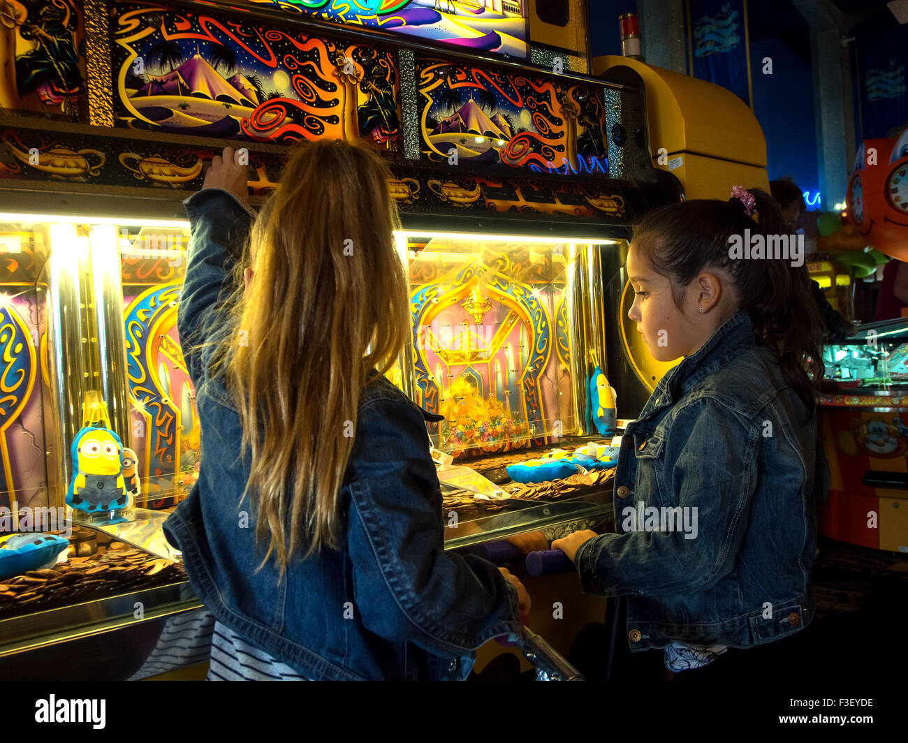 Girls and gambling hi-res stock photography and images - Alamy