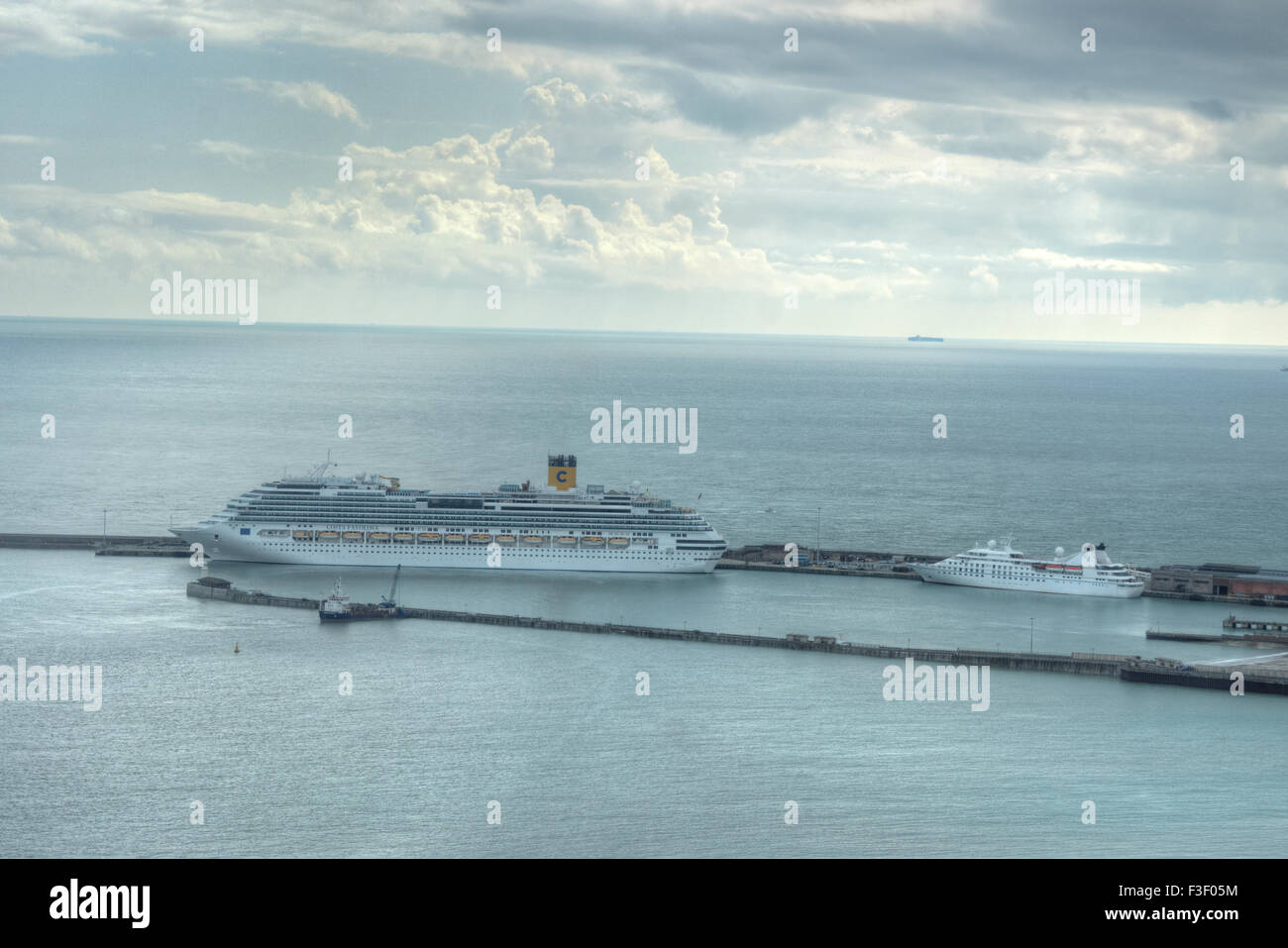 While docked hi-res stock photography and images - Alamy