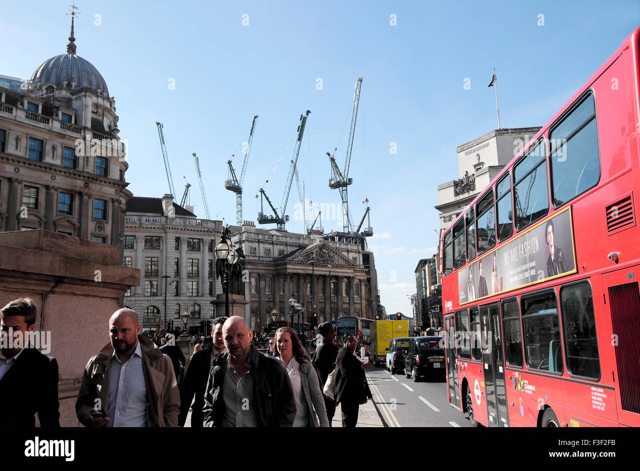 Threadneedle street london pedestrians hi-res stock photography and ...