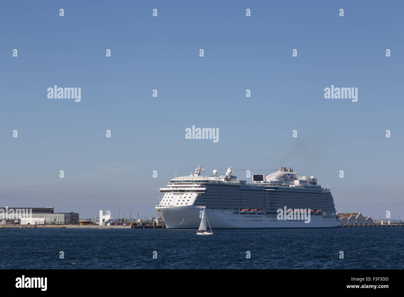 Regal princess hi-res stock photography and images - Alamy